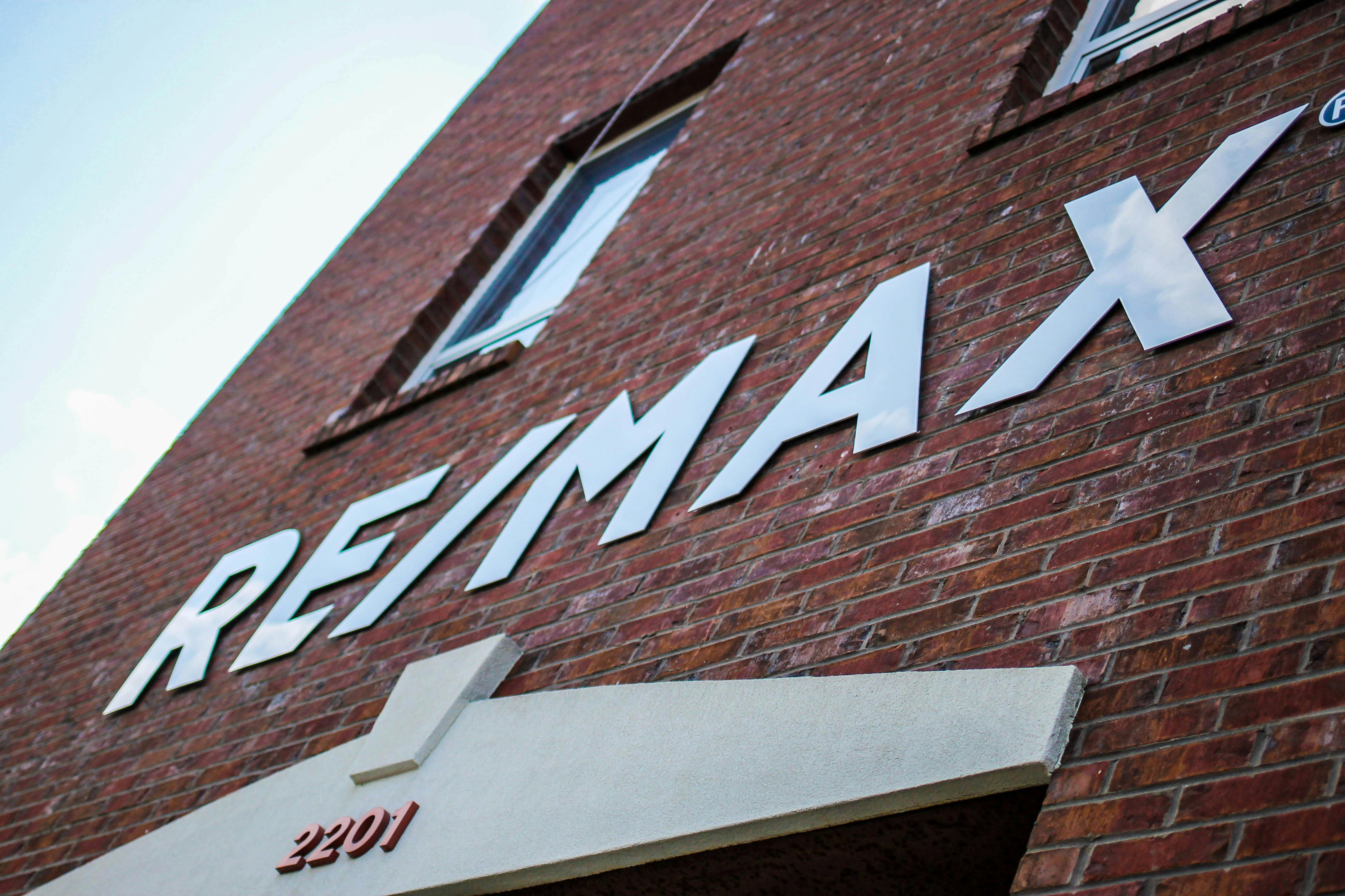 Merger Grows RE/MAX Brokerage by 60% | RE/MAX NEWS